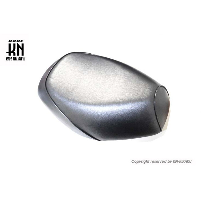 【商品説明】■シートアッセンJOG/JOG90【3KJ/3WF】【特徴】■シート破れ、中古の仕上げなどご利用いただけます。■オートバイ屋さんからの中古の仕上げ等実勢あり。好評です。【本体カラー】■ブラック【パイピングカラー】■ブラック【適合...