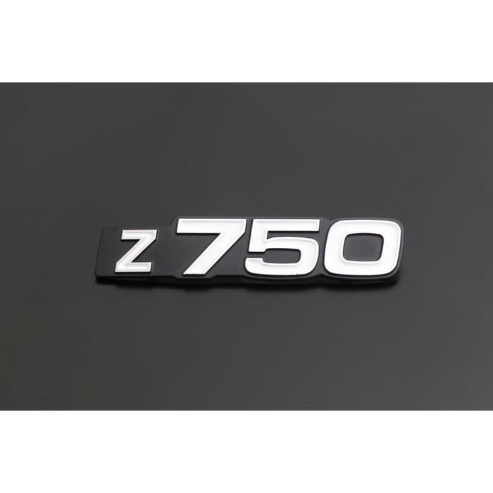 【適合車種】KawasakiZ750A4/A5 76-77Z750D1 77-78【商品説明】Z750A4/A5(76〜78) Z750D1用の"Z750"サイドカバーエンブレム。取付用スピードナット2枚付属します。取付ピッチ74mm。左右...