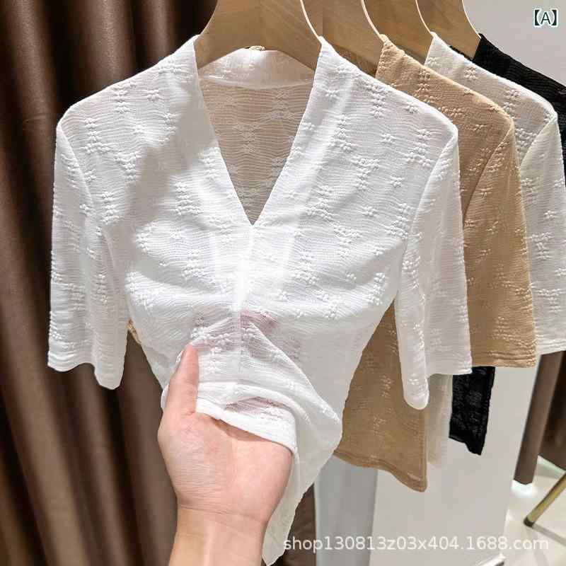 ・主な素材: ポリエステル95%以上・着用方法: プルオーバー・スタイル: きれいめ通勤・フィット: スリムフィット・着丈: 短め（約40cm〜50cm）・ネックライン: Vネック・袖丈: 五分袖・柄: 花柄・デザイン要素: レース・加工:...