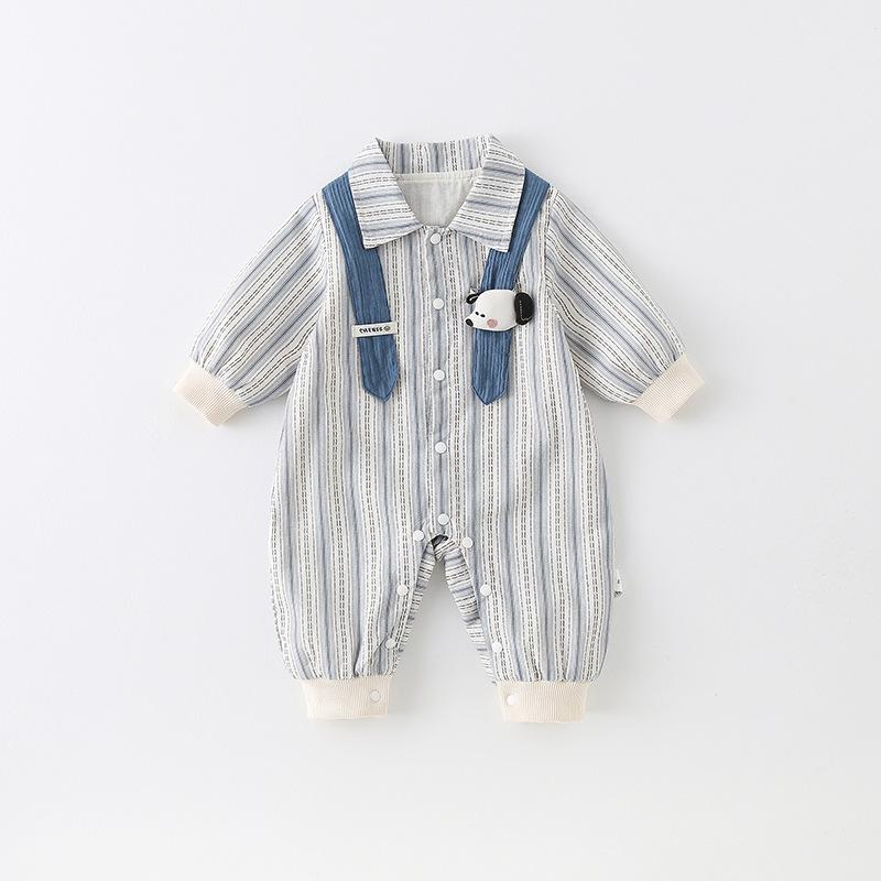 ・カテゴリ: ロンパース・スタイル: カジュアル・対象年齢: 新生児（0〜1歳）・性別: 男児・主な素材: 綿60%、ポリエステル40%・袖丈: 長袖・厚さ: 薄手・開閉: 前開きボタン・カラー: ライトグレー・サイズ展開: 66cm、73...
