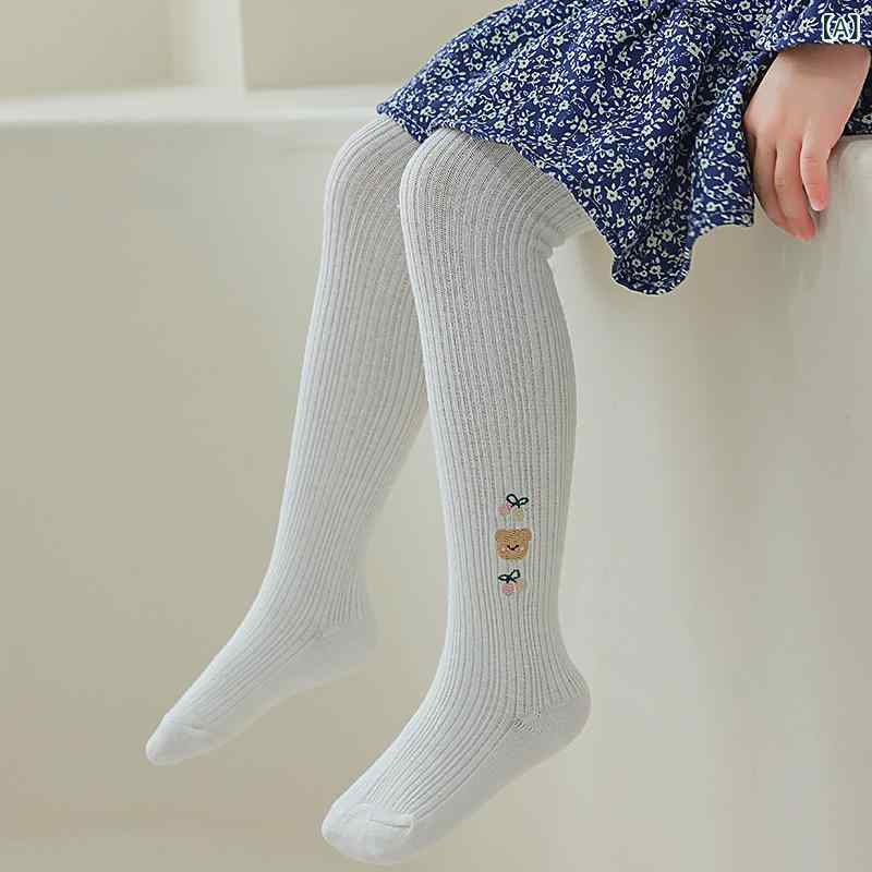 ・カテゴリ: キッズタイツ・対象性別: 女児・対象年齢: 3〜8歳 (身長100〜140cm)・主な素材: 綿80%・厚さ: 薄手・縫製: 無縫製・機能: 通気性、吸汗性・柄: ボーダー、チェック、無地、バイカラー、マルチカラー・デザイン要...