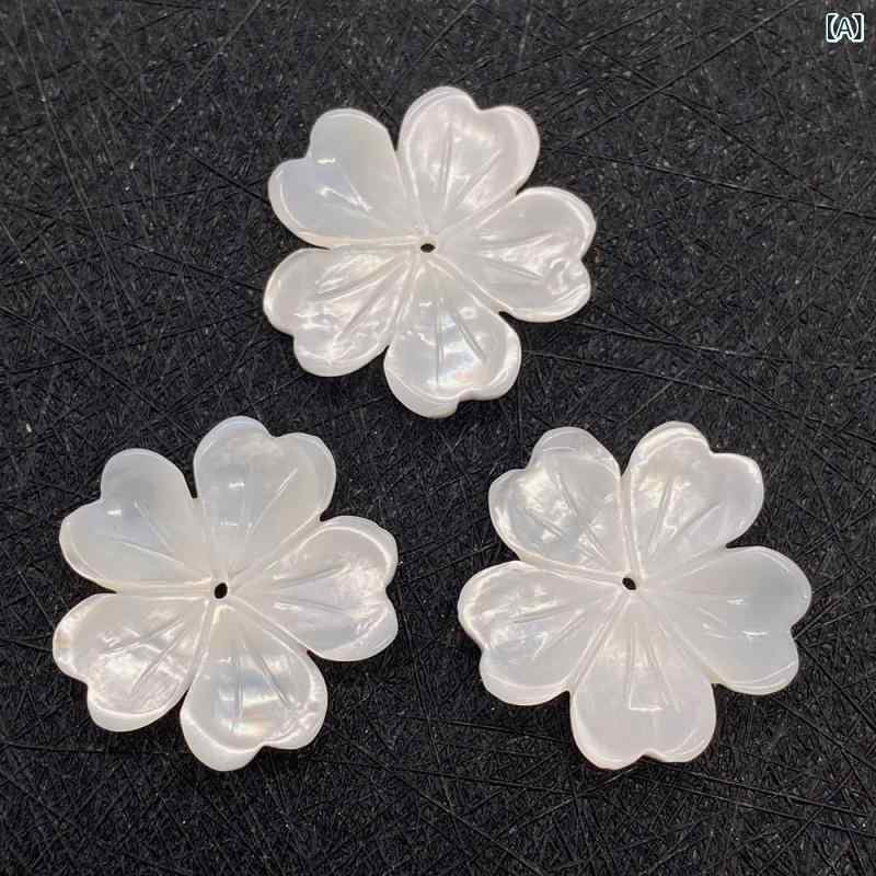 ・カテゴリ: ペンダントトップ・素材: 貝殻・加工技術: 研磨・カラー展開: ホワイト、イエロー、ブラック、ピンク・サイズ: 直径19mm・重量: 約1.3g・トレンド要素: ボヘミアン、レトロ、シェル・スタイル: 個性派