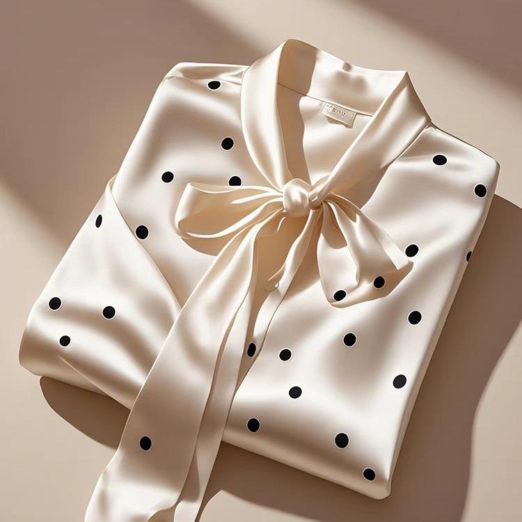 ・カテゴリ: シャツ・スタイル: エレガント通勤・主な素材: ポリエステル・ポリエステル混率: 約30%〜50%未満・生地: サテン・柄: ドット・デザイン: プルオーバー・ディテール: 蝶結び・袖丈: 長袖・袖タイプ: レギュラー・ネック...