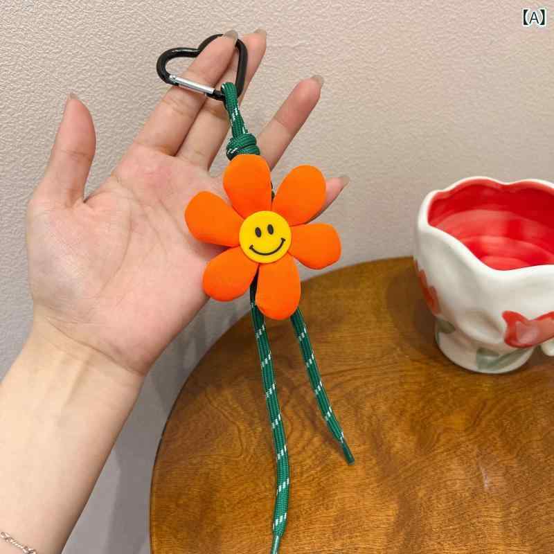 ・スタイル: リゾート風・タイプ: バッグチャーム・柄: 花柄、パール・デザイン特徴: 花、植物・カラー展開: オレンジレッド、イエロー、ローズレッド、ホワイト、グリーン