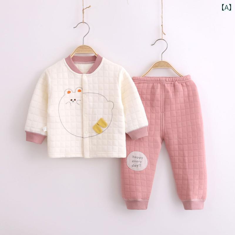 ・カテゴリ: ベビー肌着・性別: ユニセックス・対象年齢: 新生児(0〜1歳、80cm以下)・ネックライン: クルーネック・柄: 無地、キャラクター・要素: セットアップ、前開き、股開き仕様・主な素材: 綿・生地加工: 柔軟加工・厚さ: 普...