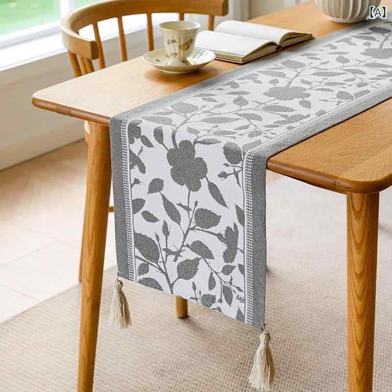 ・カテゴリ: テーブルランナー・スタイル: 田園風・素材構成: シェニール90%、ポリアミド繊維(ナイロン)10%・柄: 植物花柄・カラー展開: スプリングフォールグレー、スプリングフォールオレンジ、スプリングフォールグリーン、スプリングフ...