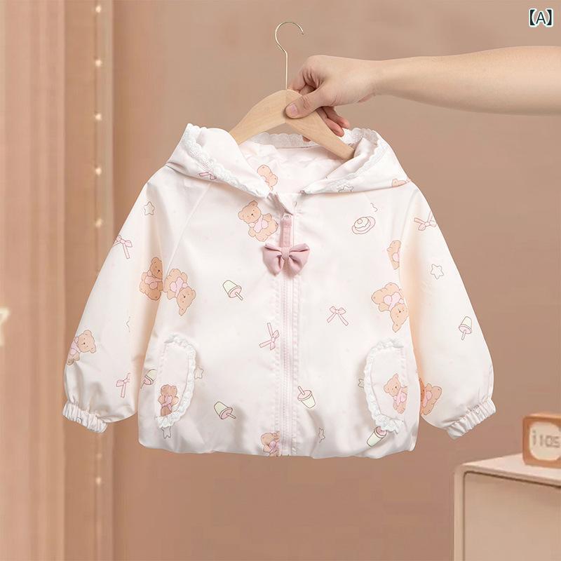 ・カテゴリ: 子供用アウター・性別: 女の子・スタイル: スポーツ・袖丈: 長袖・主な素材: ポリエステル・柄: 総柄小熊・サイズ展開: 80, 90, 100, 110, 120, 130