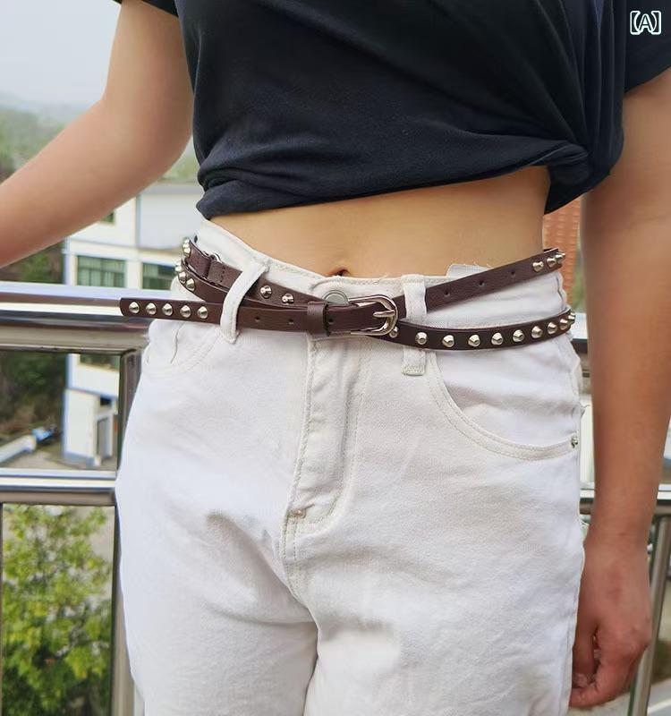 ・主な素材: 合成皮革・バックル素材: PU、合成皮革・留め具: ピンバックル・要素: ドットスタッズ・カラー展開: ダークブラウン、ブラック・幅: 約4cm以上・スタイル: 個性的・加工技術: レザープラスチック