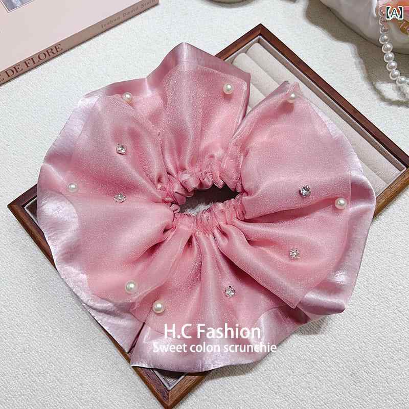 ・カテゴリ: シュシュ・主な素材: パール・加工方法: 手作業・カラー展開: ピンク、ベージュ、豆グリーン、ブラック・柄: 円形、幾何学・スタイル: 韓国・シルエット: ゆったり・テイスト: 清新、フェミニン