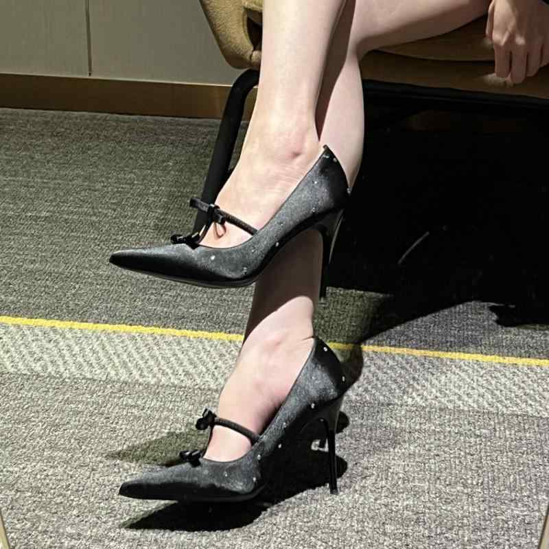 ・流行要素: ラインストーン・つま先形状: ポインテッドトゥ・アッパー素材: サテン・スタイル: 欧米風・性別: 女性・ヒール高さ: 8cm以上・柄: 無地・カラー展開: ブラック・サイズ展開: 34, 35, 36, 37, 38, 39...