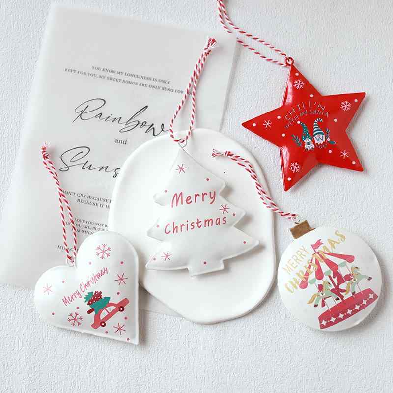 ・素材: 鉄・カラー展開: ハート（片面印刷）、クリスマスツリー（片面印刷）、クリスマスボール（片面印刷）、星（片面印刷）、服Aタイプ（片面印刷）、服Bタイプ（片面印刷）、ポニーBタイプ（片面手描き）・加工: カラー印刷・適用イベント: ク...