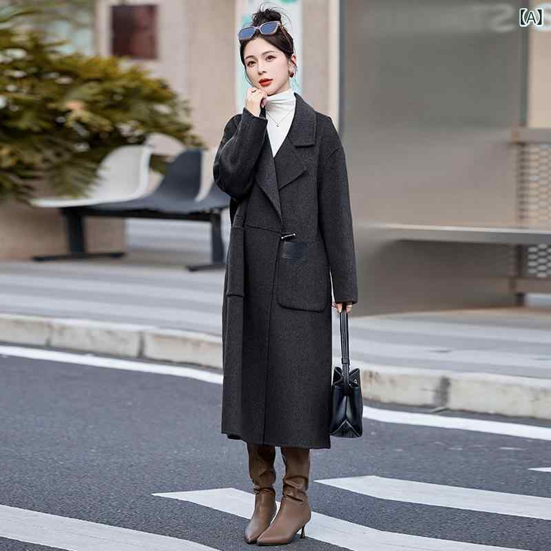 ・カテゴリ: レディースウールコート・主な素材: 羊毛 50～70%・柄: 無地・厚さ: 中厚・フィット: ルーズ・丈: ミドル丈 (約65cm〜80cm)・襟: 襟付き・袖丈: 長袖・加工: アイロン不要加工・カラー展開: ダークグレー、...
