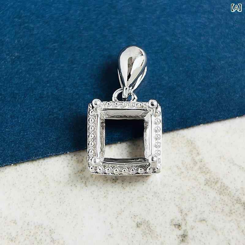 ・素材: シルバー・: 幾何学・加工: メッキ加工・カラー展開: ホワイトゴールドメッキ、ローズゴールドメッキ、イエローゴールドメッキ・石座サイズ展開: 6x6mm、8x8mm、10x10mm・スタイル: 日韓系、フェミニン、スウィート・カ...