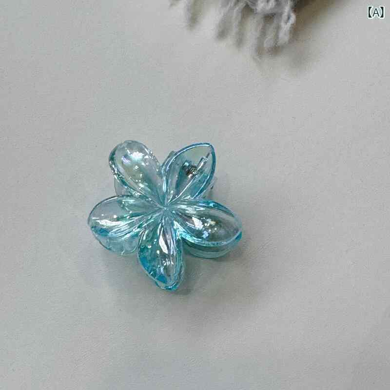 ・スタイル: プルメリア・処理プロセス: 電気メッキ・ヘアクリップ分類: バンスクリップ・カラー展開: AB彩ブルー、AB彩ピンク、AB彩グレー、AB彩オレンジ、AB彩ホワイト、AB彩イエロー・サイズ: 4cm・トレンド要素: フラワー・ス...