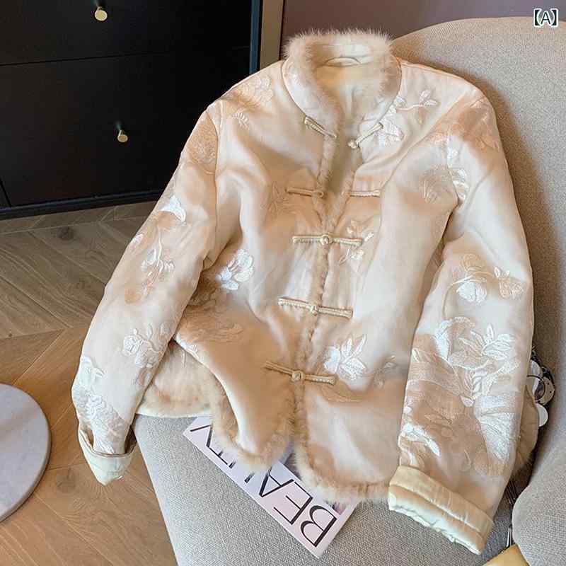 ・カテゴリ: 中綿入りジャケット・主な素材: ポリエステル・中綿: 綿・衣丈: ミドル丈・袖丈: 長袖・フィット: レギュラー・襟型: POLO襟・開閉: ボタン留め・流行要素: ボタン、刺繍、中綿入り・カラー: アプリコット・サイズ展開:...