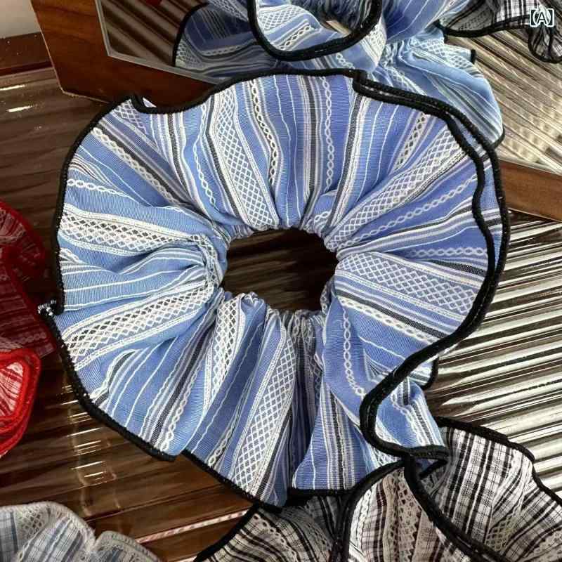 ・カテゴリ: ヘアゴム・素材: 布・加工: ハンドメイド・カラー展開: ブルーストライプ、レッドストライプ、ブラックストライプ、ライトブルーストライプ・仕様: 高弾力・スタイル: フェミニン、スウィート