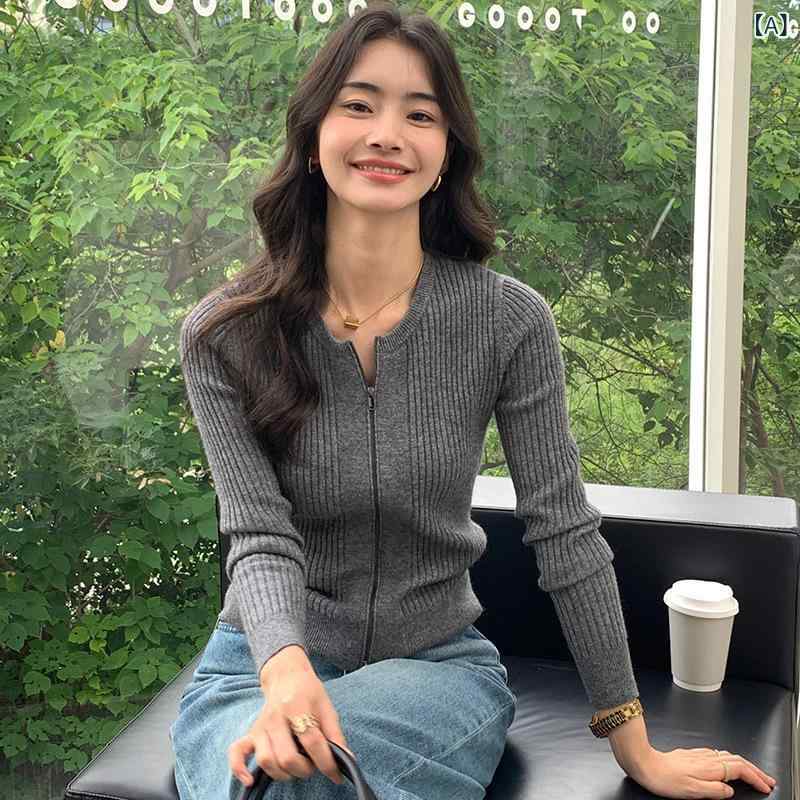 ・カテゴリ: セーター・タイプ: カーディガン・柄: 無地・主な素材: ・フィット: ルーズフィット・着丈: ミドル丈・ネックライン: クルーネック・袖丈: 長袖・袖タイプ: レギュラー・厚み: 中厚・: ジップアップ・製法: ニット・スタ...