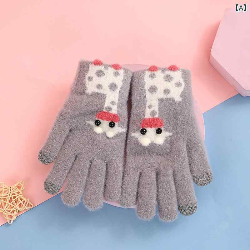 ・主な素材: クリスタルミンクフリース・用途: アパレル手袋・対象: ユニセックス・加工方法: ジャカード織り・機能: 保温・柄: キャラクター・タイプ: 指なし手袋・カラー展開: キャラクター小鹿 グレー、キャラクター小鹿 スカイブルー、...