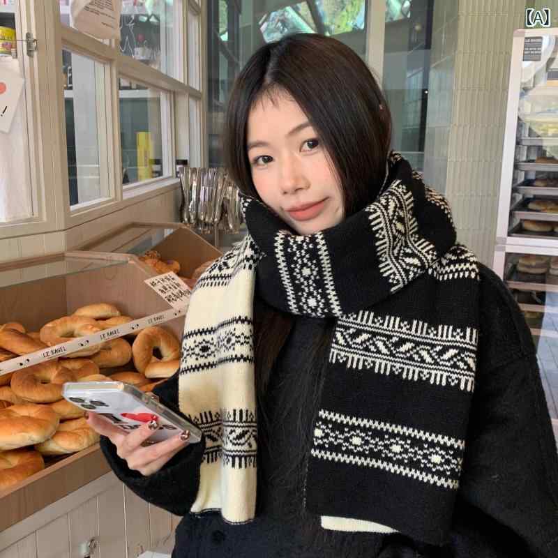 ・編み方: 経編み・機能: 保温・スタイル: ロング丈・カラー展開: ブラック×ベージュ（両面）、レッド×ベージュ（両面）・サイズ: 約25cm×160cm・主な素材: ポリエステル・テイスト: アカデミック、韓国、クリスマス、スイートガー...