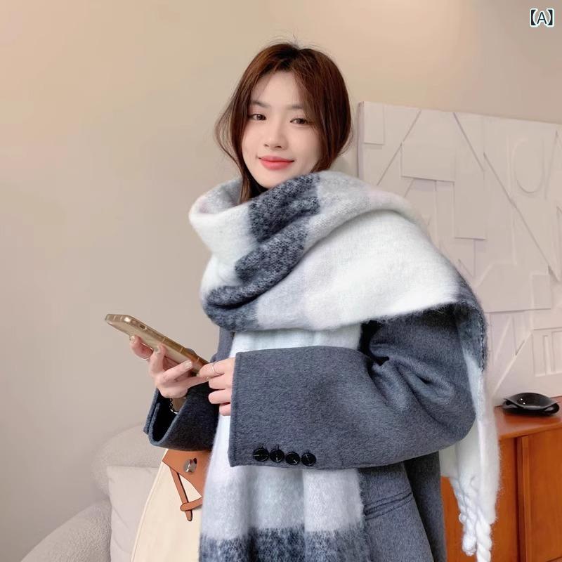 ・編み方: 経編み・要素: フリンジ・機能: 保温・スタイル: 手描き風、パンク、ニッチ、風、インフルエンサー風、ジェンダーレス・カラー: グレーホワイトグラデーション・長さ: 210cm・主な素材: ポリエステル、ビスコース・生地感: モ...