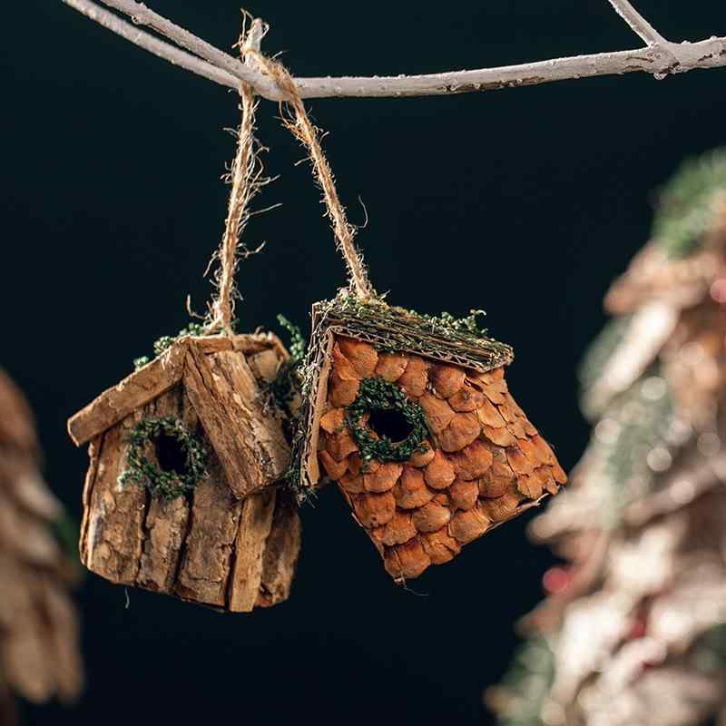 ・主な素材: 樹皮・サイズ: 8×9cm・カラー: ブラウン・カテゴリ: 壁掛け・製法: 手作り・種類: 瓦屋根の家、樹皮の家・適用祝日: クリスマス