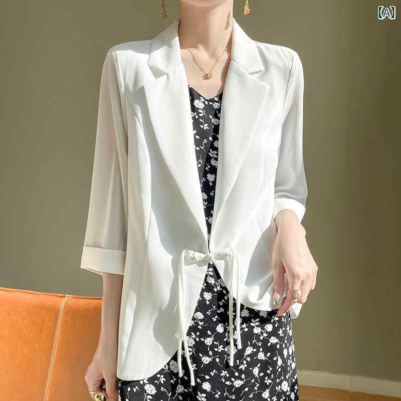 ・カテゴリ: テーラードジャケット・スタイル: きれいめ通勤、エレガント・ネックライン: Vネック・袖丈: 七分袖・柄: 無地・フィット: レギュラー・前立て: シングルボタン・加工: 樹脂固色・カラー展開: ピュアホワイト、スモーキーピン...