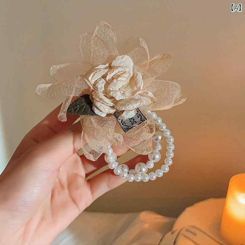 ・カテゴリ: ヘアアクセサリー・タイプ: ヘアクリップ・主な素材: 人工パール・製法: ハンドメイド・カラー展開: ローズ・デザイン要素: バラ・スタイル: コンミューター（通勤・きれいめ）・対象: レディース