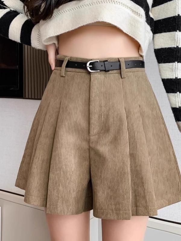 ・カテゴリ: ショートパンツ・スタイル: オフィススタイル・主な素材: ポリエステル80〜90%・生地: コーデュロイ・ウエスト: ハイウエスト・厚さ: 中厚・形状: ストレート・伸縮性: ややあり・要素: ボタン・加工: ノーアイロン・カ...