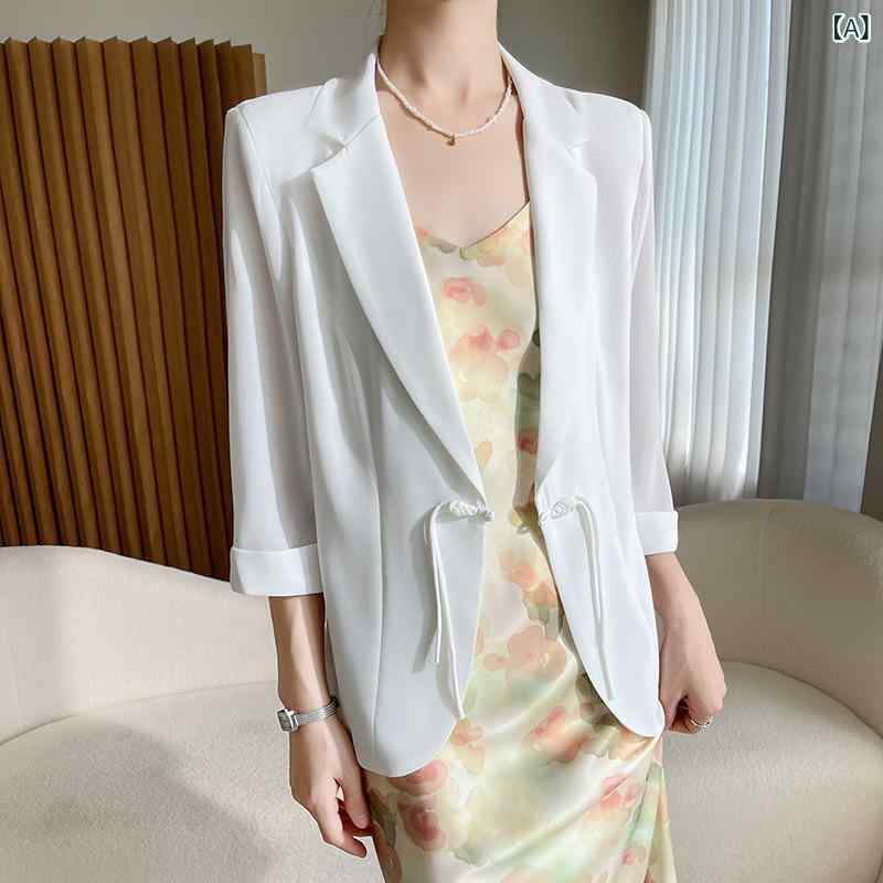 ・カテゴリ: ジャケット・スタイル: きれいめ、エレガント・フィット: ルーズ・着丈: レギュラー丈・ネックライン: テーラードカラー・袖丈: 七分袖・袖タイプ: レギュラー・柄: 無地・要素: 飾りボタン・加工: 高温セット加工・生地: ...