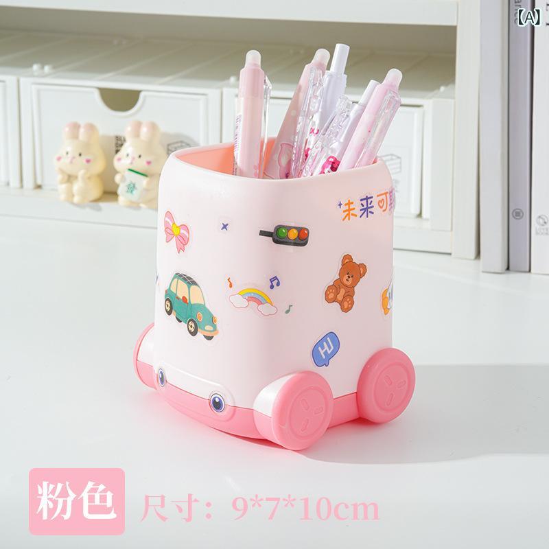 ・タイプ: ミニカー型ペン立て・素材: プラスチック・カラー展開: ピンク、ブルー、パープル、イエロー、グリーン・付属品: ステッカー・形状: 四角形・サイズ: 約9×7×10cm・用途: ポイント交換品、販促品、ノベルティ、福利厚生品、記念品
