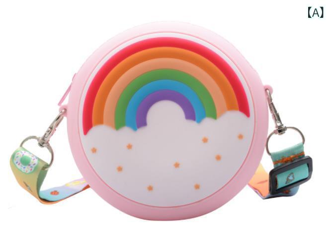 ・対象性別: 男女兼用・対象学齢: 幼稚園児・素材: シリコン・機能: 通気性、防水、超軽量、保温、抗菌、耐久性、防犯、容量拡張、負荷軽減、収納可能、背中保護・柄: 無地・デザイン要素: ロック式留め具・カラー展開: ピンクレインボー、ブル...