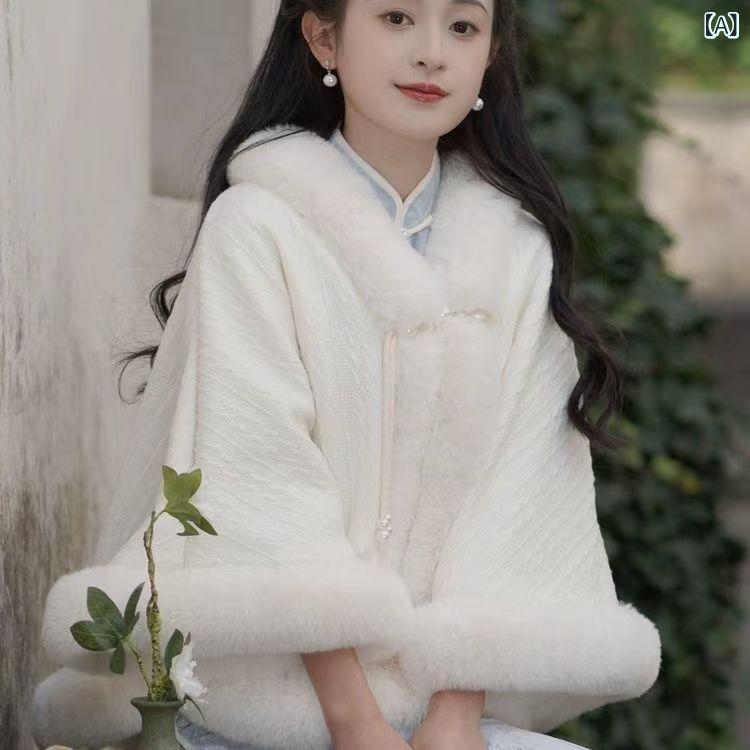 ・カテゴリ: ポンチョ・性別: 女性・素材: フェイクファー・カラー展開: オフホワイト、レッド、ブラック・スタイル: ライトラグジュアリー・タイプ: プルオーバーポンチョ・サイズ: 約120cm×70cm・織り方: 平織り・柄: パッチワ...