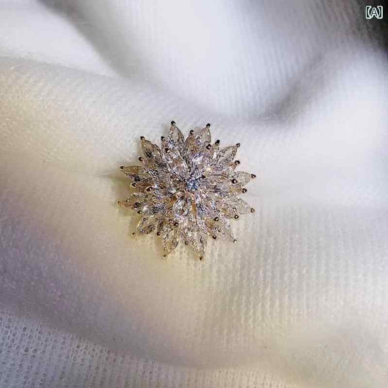 ・種類: ブローチ・素材: 銅・スタイル: ファッション、通勤・対象: 女性・モチーフ: 花柄、植物・加工方法: 電鍍・カラー展開: ゴールド、グラデーションピンク・サイズ: 約2.5cm×2.5cm・重さ: 約6.6g・用途: 記念、装飾...