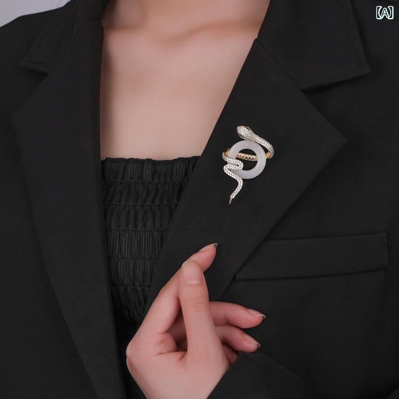 ・カテゴリ: ブローチ・対象: レディース・スタイル: ライトラグジュアリー、ビジネスカジュアル・素材: 合金・加工: メッキ加工・: 干支、動物、花・機能: 装飾、多機能、贈り物、固定