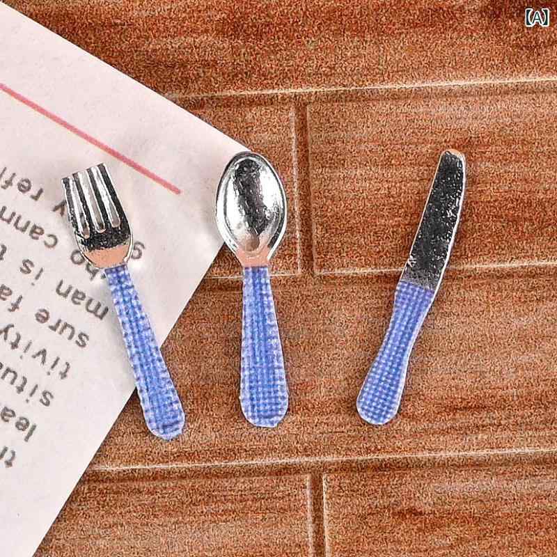 ・カテゴリ: DIYアクセサリー・主な素材: プラスチック、樹脂・カラー展開: ブルー、パープル、レッド・モデル: 合金製カトラリー・スタイル: カートゥーン・柄: 無地・テイスト: フレッシュスイート