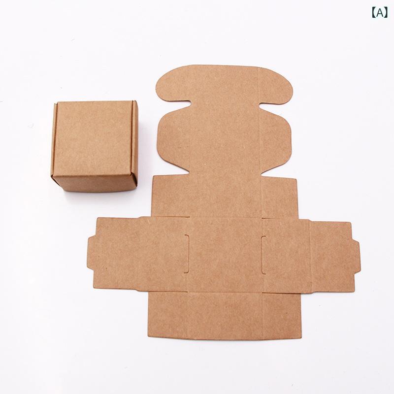 ・主な素材: 紙・カテゴリ: ドール用アクセサリー・スタイル: ファッション・対象年齢: 15～35歳・サイズ展開: 約4×4×2.6cm、約5.5×5.5×2.6cm・用途: ドールハウス装飾