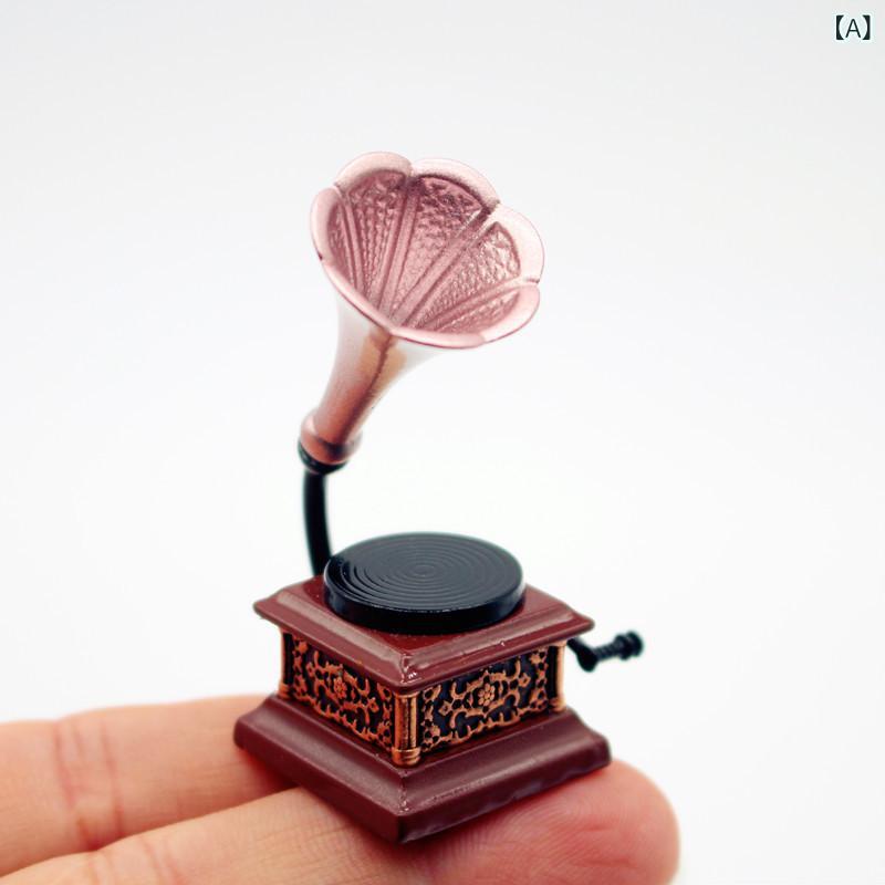 ・素材: プラスチック・カテゴリ: ドール用アクセサリー・シリーズ: 生活小物・種類: 小型蓄音機、大型蓄音機・対象年齢: 7〜14歳