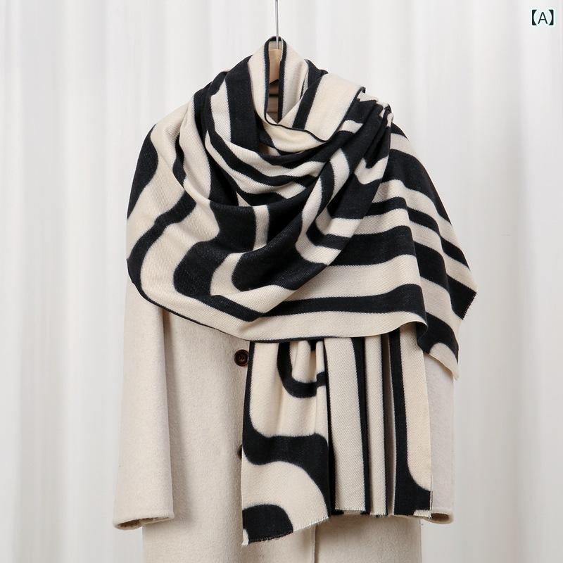 ・編み方: 平織り・人気要素: 椿・機能: 保温、日よけ、防塵・スタイル: 標準丈・カラー展開: 黒、オフホワイト、キャメル・主な素材: ポリエステル100%・デザイン: オリジナルデザイン・サイズ: 70×180cm