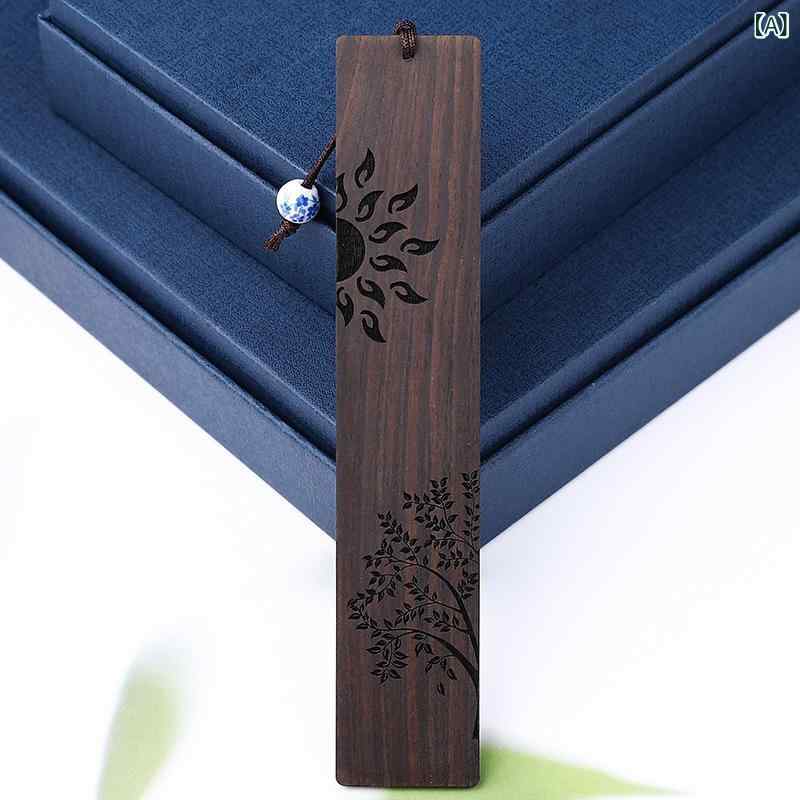 ・主な素材: 檀木、紫檀、白檀・カテゴリ: しおり・用途: 家庭、一般、庭園、広場、娯楽施設、オフィス、宗教施設、ホテル・飲食店・カラー: 黒檀、紫檀・サイズ: 14.3cm×2.8cm×0.2cm・ギフトシーン: 結婚祝い、誕生日、新生児...