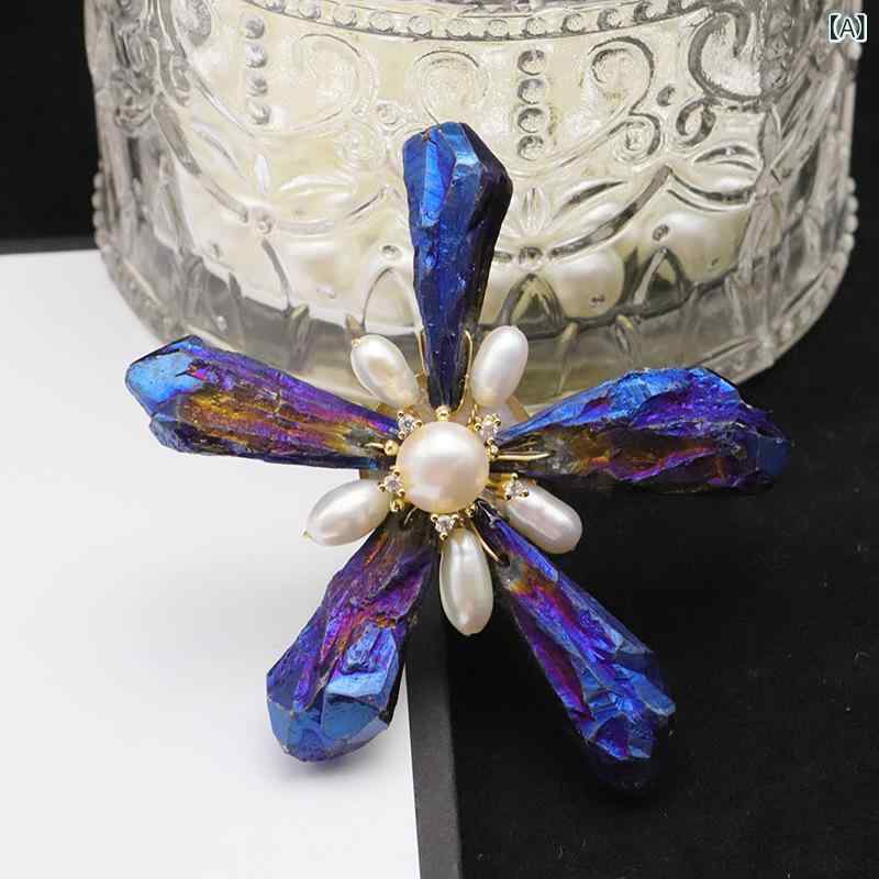 ・カテゴリ: ブローチ・スタイル: 文芸レトロ・素材: パール・対象: 女性・形状: 花・柄: 幾何学模様・デザイン要素: 円形・カラー展開: ブルー、グリーン、ピンク・加工方法: 電鍍・機能: 装飾・パール直径: 約5～6mm