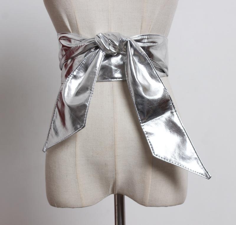 ・主な素材: フェイクレザー・カラー展開: ブラック、シルバー、ゴールド