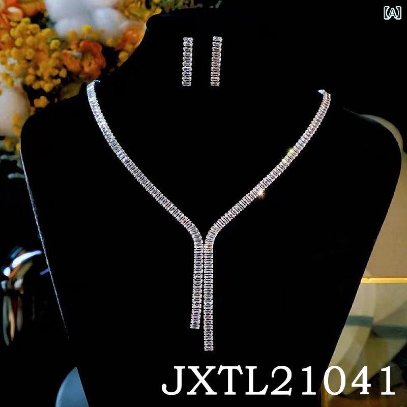 ・主な素材: ラインストーン・カテゴリ: ネックレス・デザイン: 幾何学・モチーフ: 円形、楕円、環状、線・スタイル: 欧米風・テイスト: オフィスカジュアル