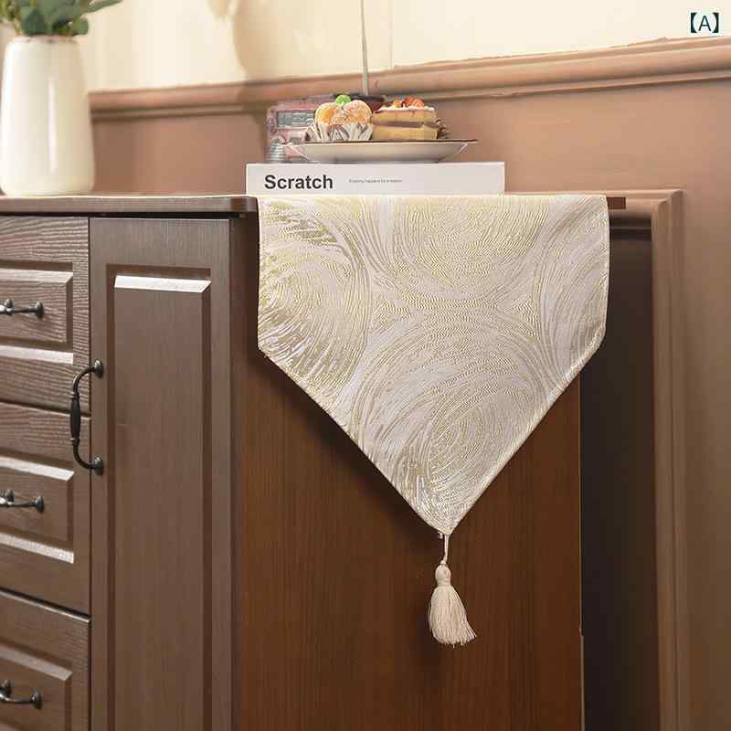 ・カテゴリ: テーブルランナー・主な素材: ポリエステル100%・スタイル: 上品・柄: 幾何学模様・カラー展開: ゴールド（鳥の巣）、トライアングルウェーブ（箔押し）、ゴールド（梅）、ゴールド（リーフ）、ブラック（菱形格子）、グリーン（菱...