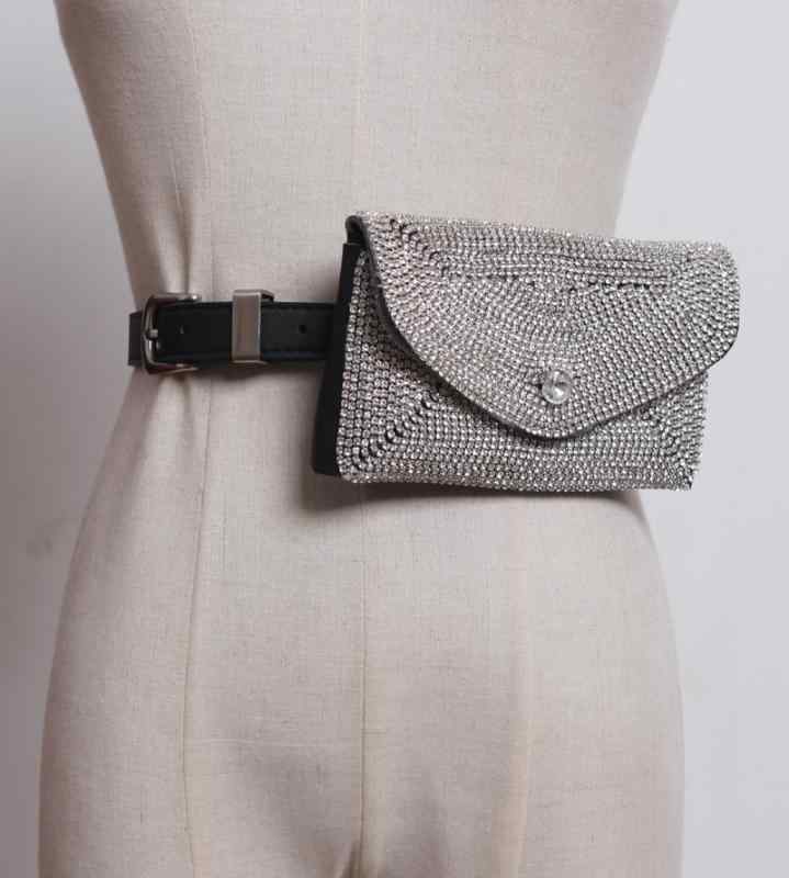 ・素材: 合成皮革