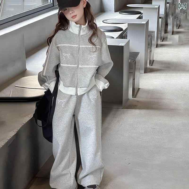 ・カテゴリ: 子供服セットアップ・性別: 女児・スタイル: カジュアル・セットタイプ: パンツセット・セット内容: 2点セット・対象年齢: 8歳以上、140cm以上・袖丈: 長袖・フード: フードなし・股下: ロング丈・生地加工: 柔軟加工...