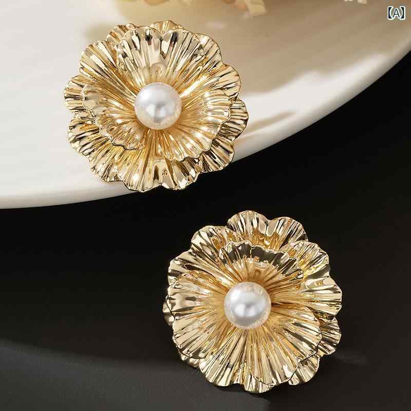・カテゴリ: ピアス・ピアス・主な素材: 合金・モチーフ: 花・スタイル: 甘辛ミックス・加工: メッキ加工・カラー: ゴールド・対象: レディース