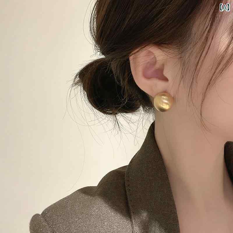 ・カテゴリ: 耳飾り・素材: 金属・ポスト素材: 925シルバー・加工技術: 電気メッキ・デザイン: 幾何学、円形・スタイル: フェミニン、清新・カラー展開: ゴールド、シルバー・対象: 女性