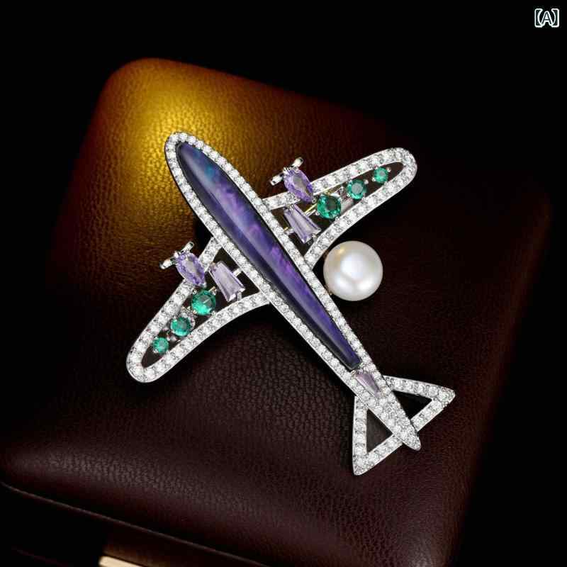 ・カテゴリ: ブローチ・デザイン: 飛行機・素材: 銅・形状: 幾何学模様・加工方法: 電気メッキ・カラー: シルバー・人気要素: 飛行機、形状・模様・機能: 装飾、多機能、調節、ウエスト調整、ギフト、下着見え防止、固定・テイスト: ライト...
