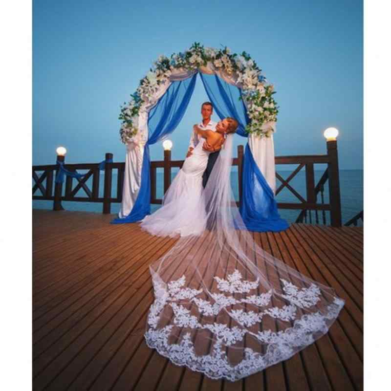 ・カラー: ホワイト