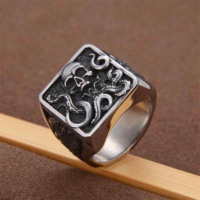 ・カテゴリ: 指輪、リング・素材: ステンレス鋼・デザイン: キャラクター・加工: ヴィンテージ加工・対象: メンズ・カラー: スチールカラー・サイズ展開: 8号、9号、10号、11号、12号、13号・柄: 四角形・スタイル: レトロ・スタ...